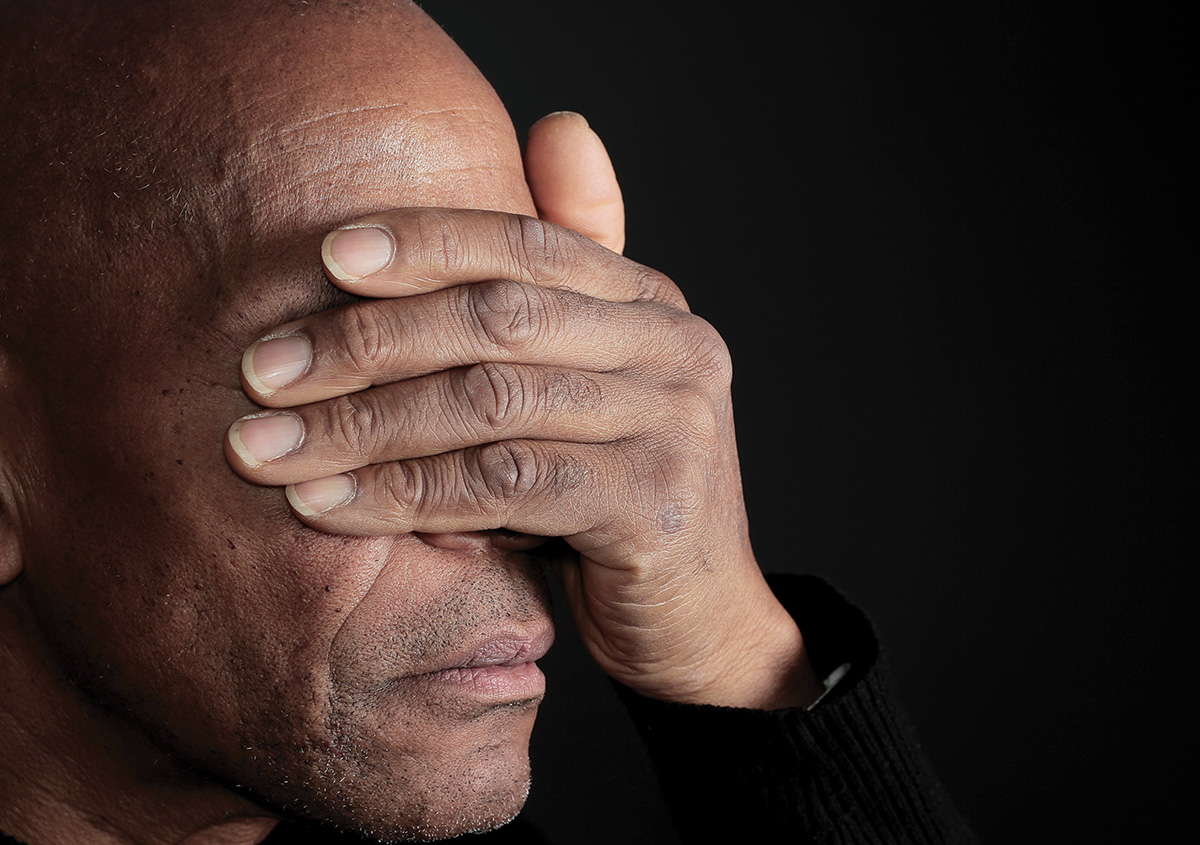 A Case of Multiple Visual Field Defects Secondary to G...